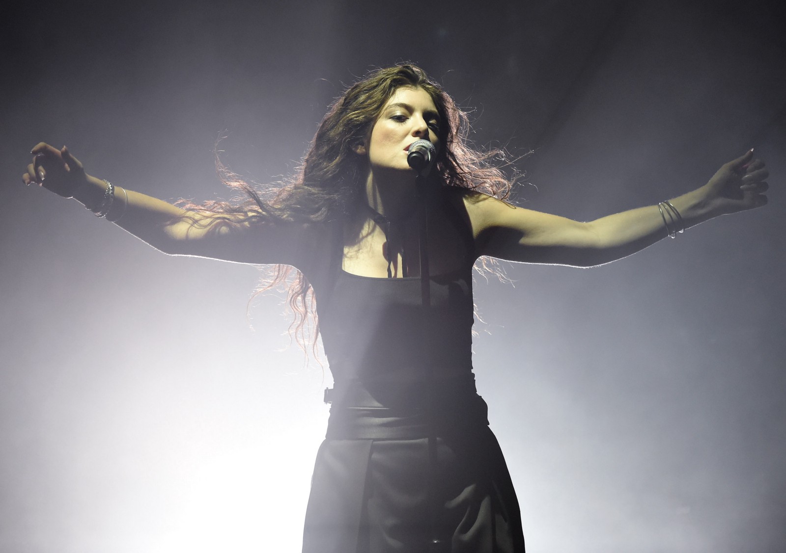 Lorde Is Talking Teeth — and Status