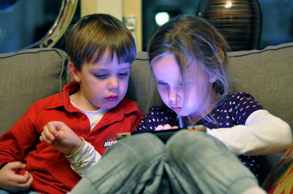 Sharing iPads Helps Kindergartners Learn - Pacific Standard