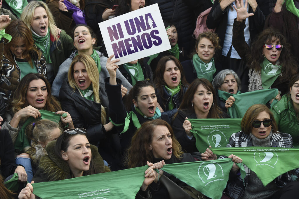 Viewfinder: Pro-Choice Activists Demonstrate in Front of the Argentine ...