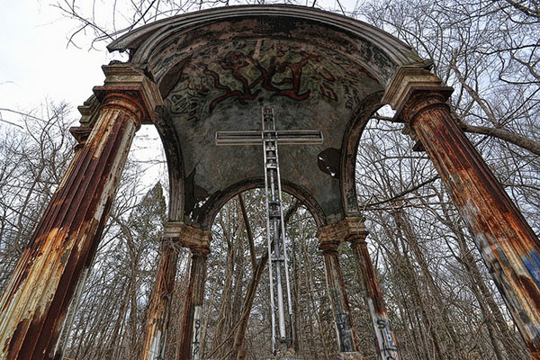 Evangelical 'Hell Houses' Still a Thing This Year, Now With Additional ...